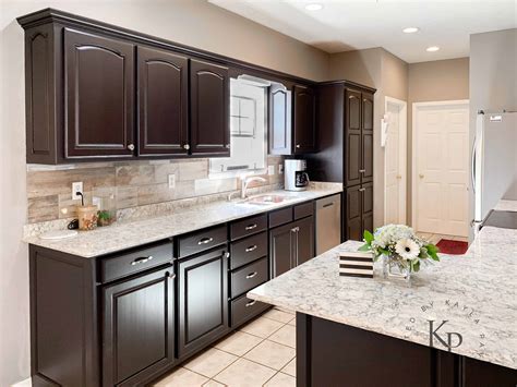 Modern White Kitchen Cabinets