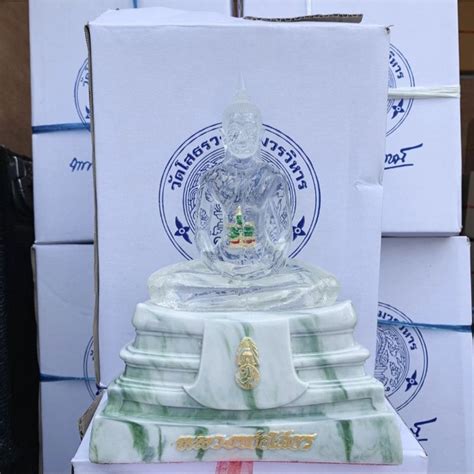 หลวงพ่อโสธรแก้วใส ด้านในบรรจุพระแก้วมรกต หน้าตัก 5 นิ้ว สูง 20 Cm ผ่านพิธีพุทธาภิเษกแล้ว