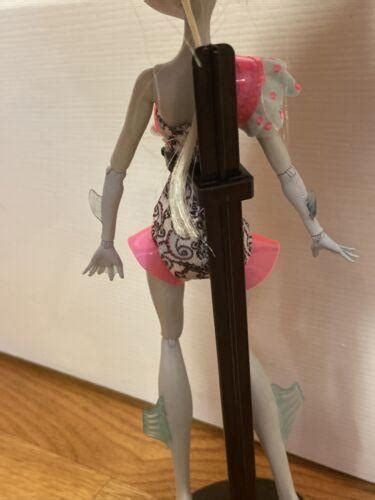 Monster High Lagoona Blue Beach Beasties Doll With Accessories Gloom
