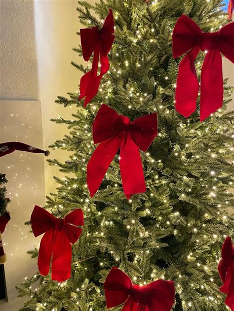 Christmas Tree With Red Bows