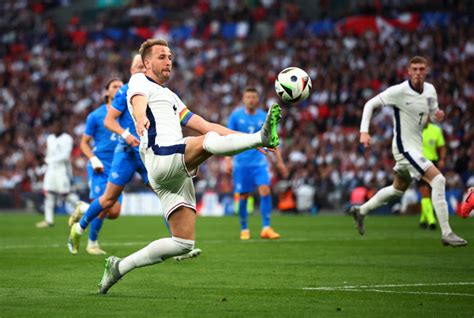 Sxxx 우승후보라더니…팬 야유→해리 케인 분노 폭발 공에 대한 굶… 스포츠조선