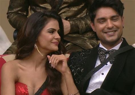 Bigg Boss 16 Grand Finale Ankit Gupta Priyanka Chahar Choudhary Indulge In Pda Junooniyatt