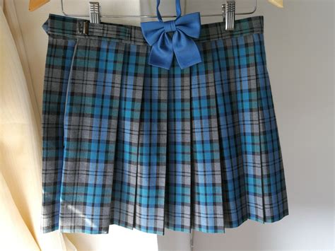 制服市場 神奈川県 新栄高校 制服 スカートとリボン