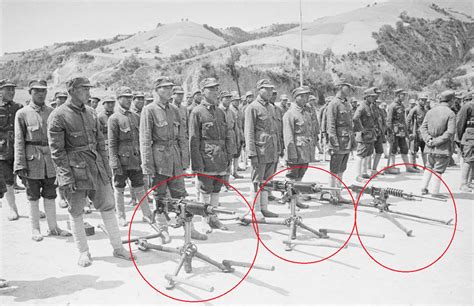 1940年，一支八路军主力有多少挺机枪？这张照片给出不同答案机枪八路军主力新浪新闻