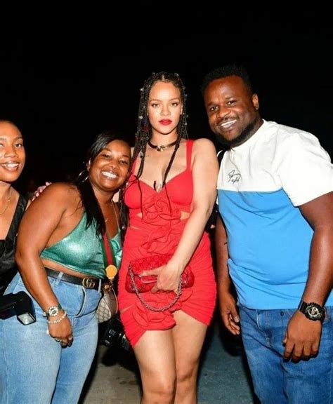 Pin On Rihanna Outfits Rihanna Outfits Clothes Rihanna