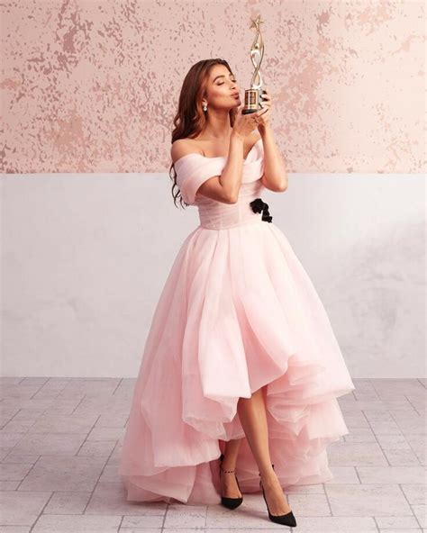 Mrunal Thakur Vs Pooja Hegde Who Is Breathtaking In Pink
