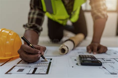 Professional Architect Designer Structural Engineer Team Colleagues Discussing Building Plan