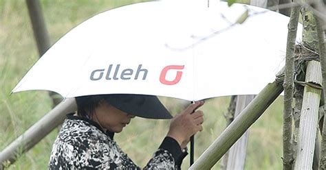 [포토] 기도하는 어머니 이 정민이가 잘해야 되는데