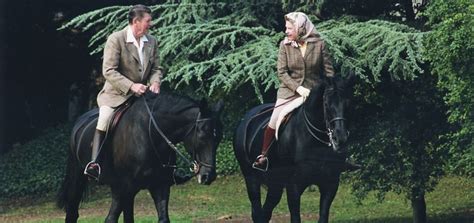 עם המושכות בידיים כך הפכה המלכה אליזבת את עסקי הסוסים של משפחתה לענף משתלם Forbes Israel