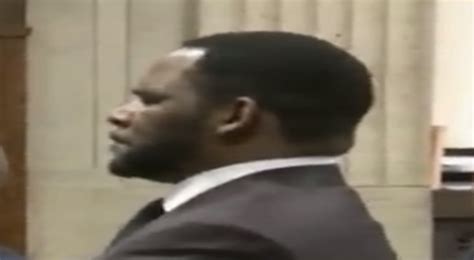 Woman Testifies That She Started Having Sex With R Kelly At