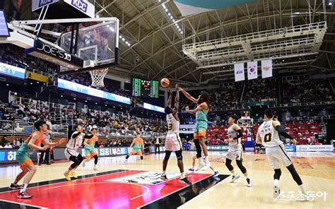 만원 관중 기록한 수원kt소닉붐아레나 포토 ｜스포츠동아