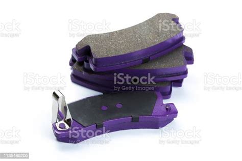 브레이크 패드 세트 화이트에 고립 된 자동차 용 유지 보수 예비 부품 0명에 대한 스톡 사진 및 기타 이미지 0명 강철