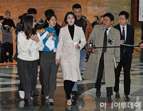 [포토] 비상 의총 참석하는 배현진