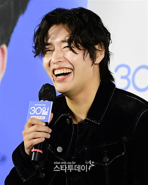 ‘30일 강하늘 “정소민 ‘스물 미모 그대로 나만 변해” 스타투데이