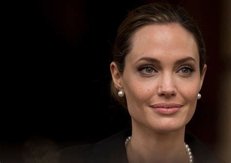 فيلم أنجلينا جولي يتصدر إيرادات شباك التذاكر Zamn Press زمن برس