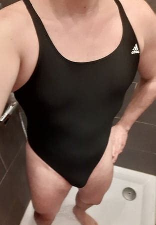 Im Badeanzug Mit Dildo In Der Dusche 3 Pics XHamster