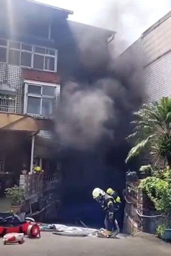 社區地下停車場傳火警 濃黑煙直竄出