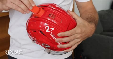 쾅 했더니 뇌 손상 감지똑똑한 아이스하키 헬멧 개발