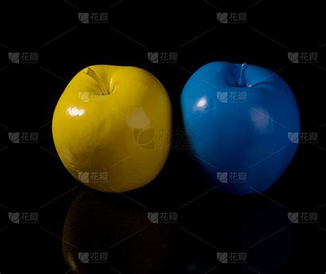 黄苹果和蓝苹果。