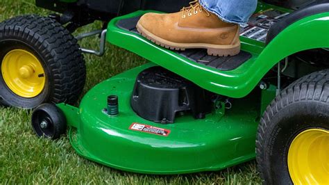 John Deere 100 Series Mower