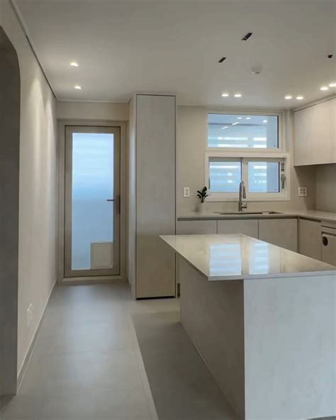 수지인테리어 I Suzy Interior 전실이 없어 비좁은 구조의 현관 이렇게만 인테리어 해보세요 전실이 없어 평수에 비해 비좁아 보이는 신정마을5단지 성지아파트