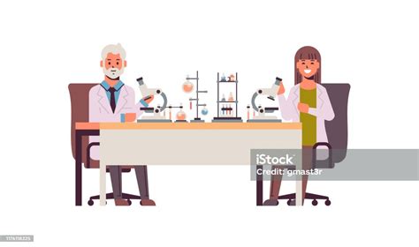 과학자 부부는 시험관 연구 과학 개념 전체 길이와 화학 실험실에서 과학 실험을 만드는 테이블에 앉아 균일 한 현미경 남자 여자를 사용하여 커플 검색에 대한 스톡 벡터 아트