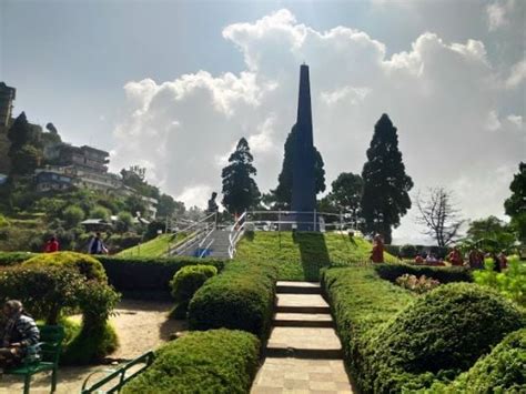Batasia Loop Darjeeling What To Expect Timings Tips Trip Ideas By Makemytrip