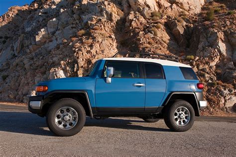 Toyota Fj Cruiser Specs And Photos 2011 2012 2013 2014 2015 2016