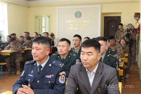 Батлан хамгаалахын сайд тусгай салбаруудад ажиллалаа