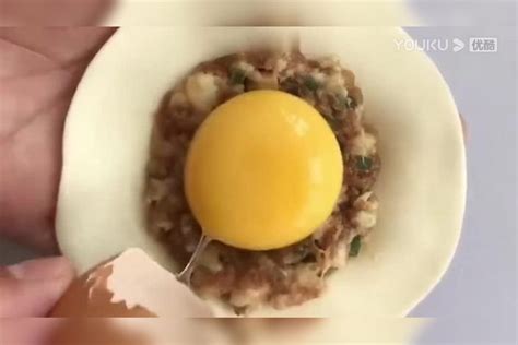 第一次见这样包水饺,成品出来后,原谅我孤陋寡闻了! 第一次见这样包水饺,成品出来后,原谅我孤陋寡闻了!
