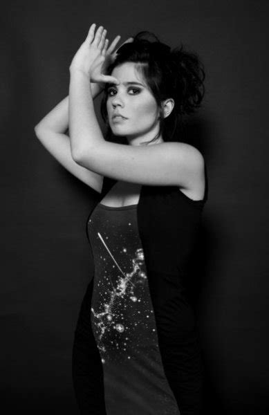 Javiera Mena Tumbex