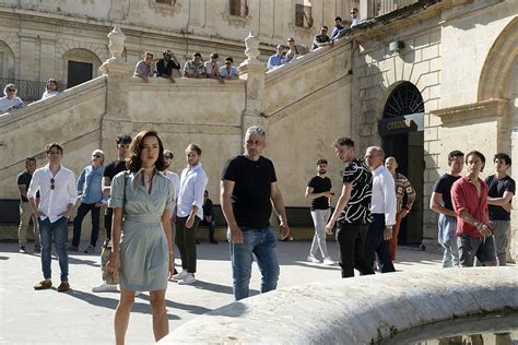 Bílý Lotos 2 Atraktivní Lidé Kteří Manipulují Druhými Skrze Sex — Čt Art — Česká Televize