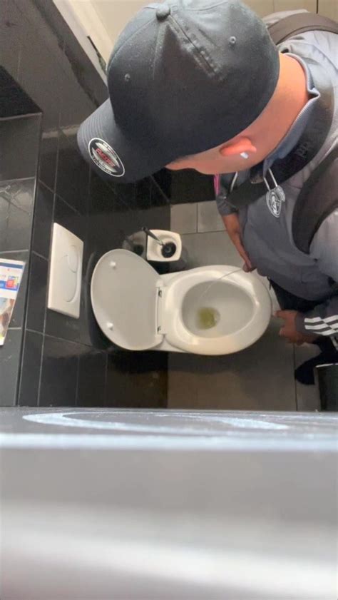 Pissing Guy Thisvid Com