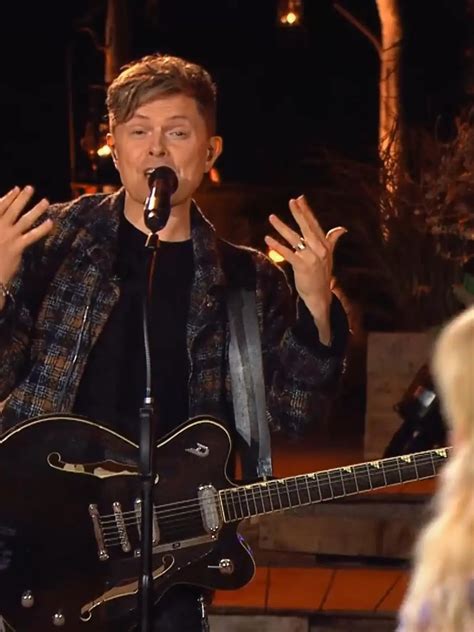 Der Meister Musiziert Michael Patrick Kelly Singt The One