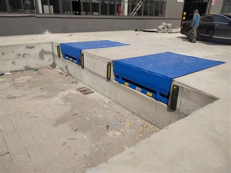T T Hydraulic Container Loading Unloading Bridge Platform Board Loading Ramp For Trucks