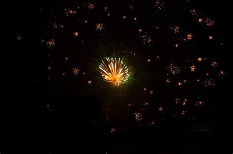 노란색 녹색 빨간색 멕시코 시티에서 새 해를 축 하 하는 불꽃놀이의 폭발 0명에 대한 스톡 사진 및 기타 이미지 0명 도시 독립 Istock