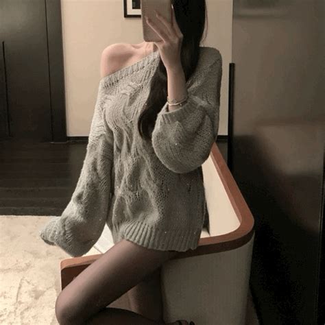 ⚡빠른출고⚡ 존예탱 2c 트윙클 루즈핏 입술넥 니트 에이블리