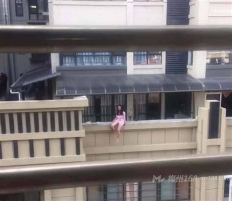 兴宁某小区一女孩想要跳楼在哭