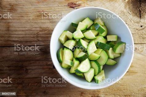 탑 위에서 볼 복사 공간 요리 야채 준비와 소박한 나무 배경에 흰색 그릇에 호박을 슬라이스 썰기에 대한 스톡 사진 및 기타