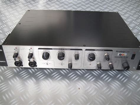 Vocoder X 32 Analog Lab Vocoder X 32 Audiofanzine