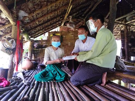 ရှမ်းရွာသစ်မြို့တွင် ကိုဗစ် ၁၉စီးပွားရေးကုစားမှုအစီအစဉ်အရ အသက် ၈၀ နှင့် ၈၅ နှစ်ကြား ဘိုးဘွားများ