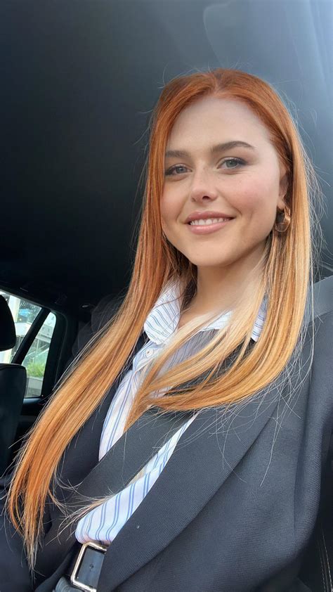 Does A Smile With Teeth Tell You More Than One Without R Sfwredheads