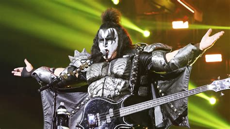 Kiss Star Gene Simmons Hospitalized After Car Crash