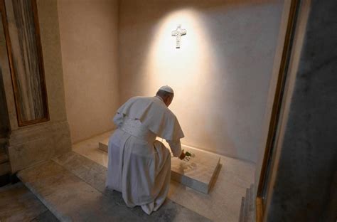 Pope Leo Xiv Prays At Tomb Of Late Pope Francis At St Mary Major Vatican News