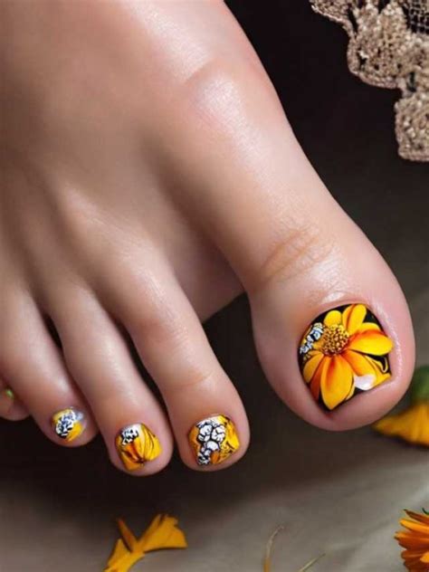55 Best Pedicure Flower Designs And Nail Art Trends
