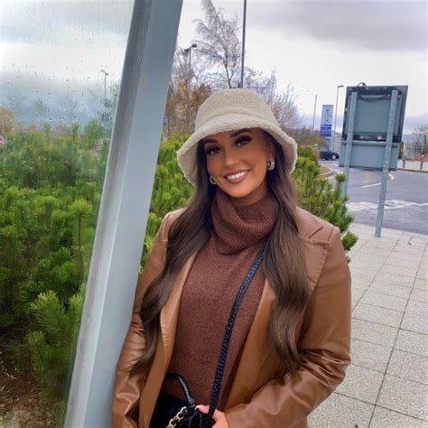 Danielle Canavan Administrative Manager Magnalux Lighting Linkedin