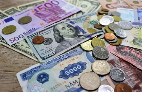Los Billetes De Diferentes Países Y Colores Foto De Archivo Imagen De