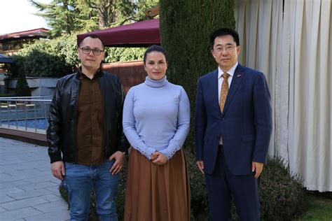 驻北马其顿大使张佐会见北马记者协会主席塔莱芙斯卡