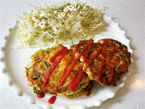 양배추 샐러드와 두부 동그랑땡