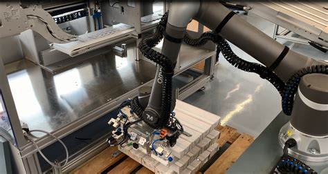 A Cobot Assistant The Latest Innovative Solution For Medical Device